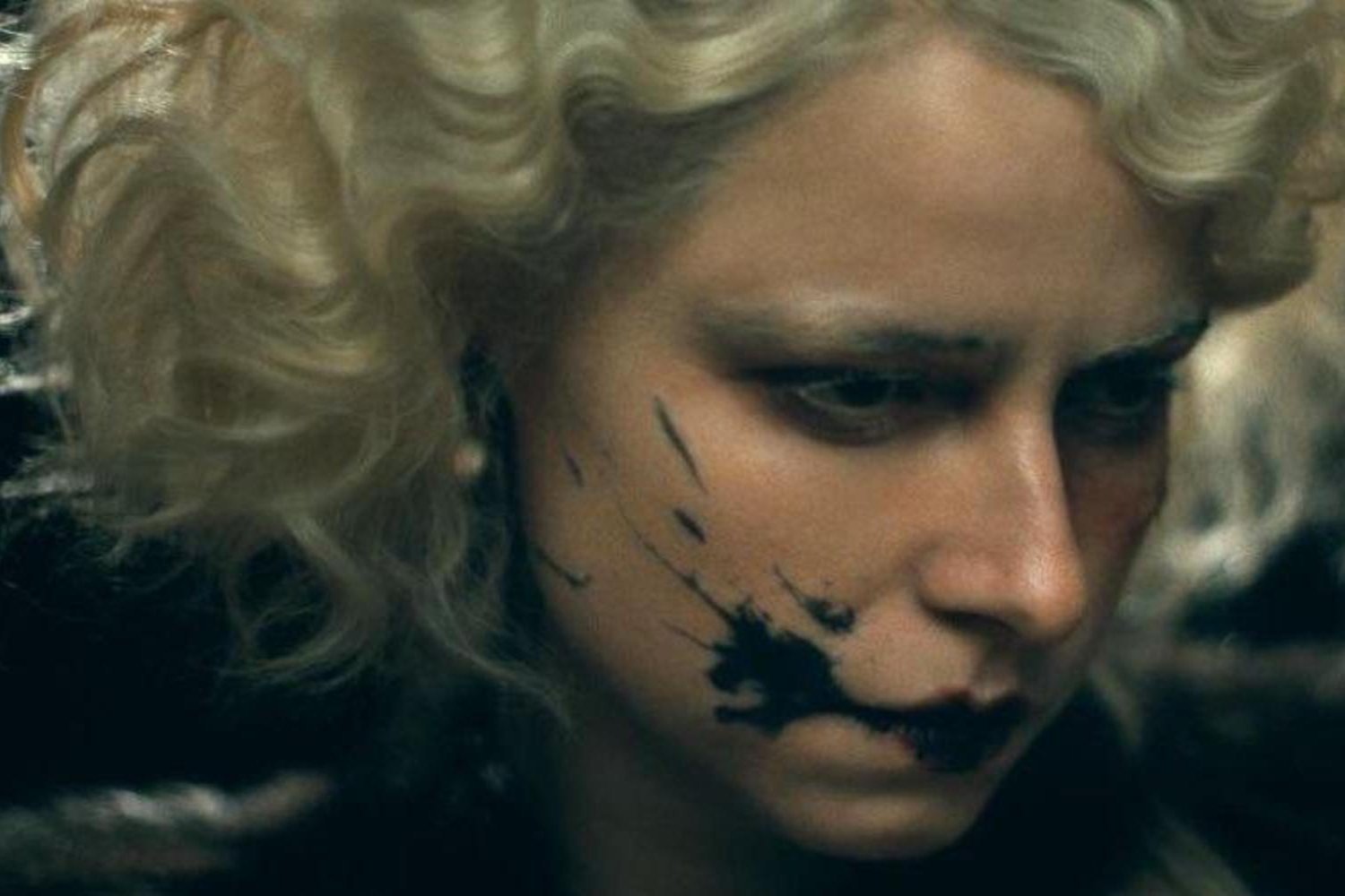 Primer tráiler de The bride, la revisión de Frankenstein protagonizada ...