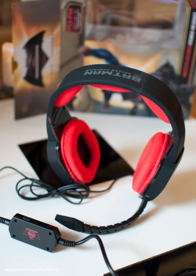 El headset de Batman v Superman, de cerca