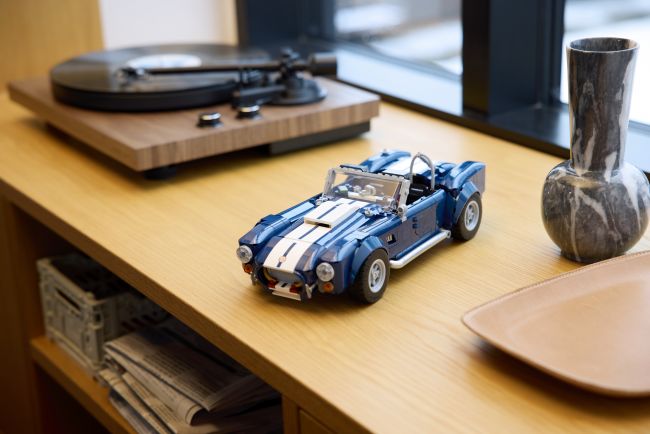 Lego transforma en ladrillo el icónico Shelby Cobra 427 S/C