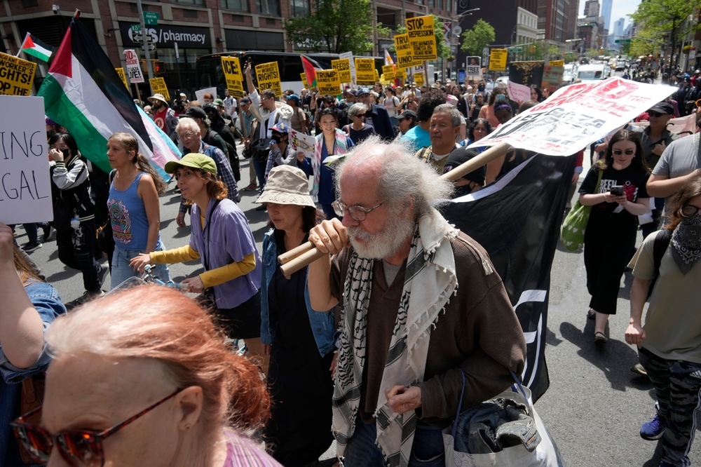 Las protestas del Primero de Mayo desafían las políticas de inmigración ...