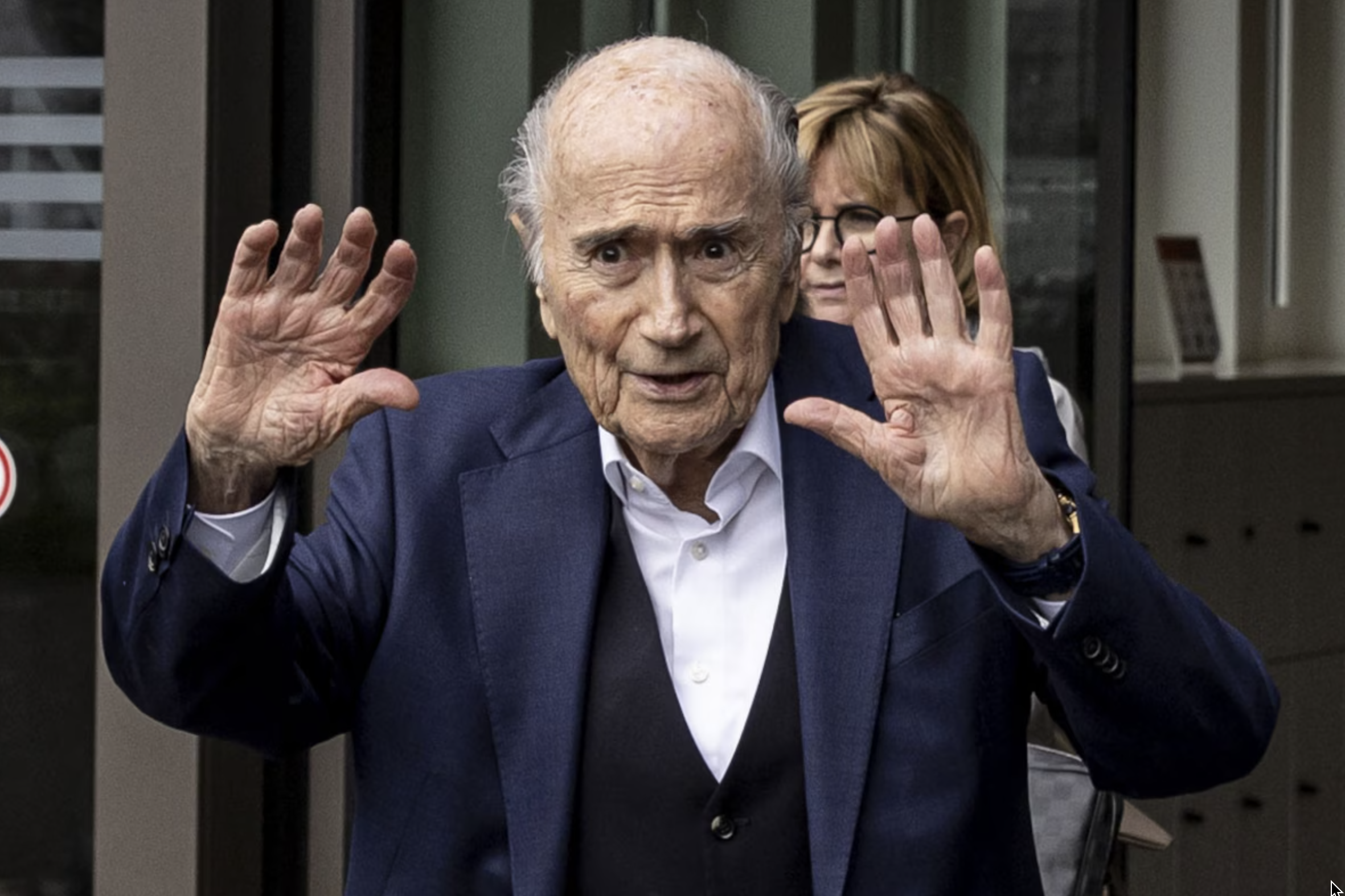 Sepp Blatter insta a los aficionados al fútbol a que no acudan al ...