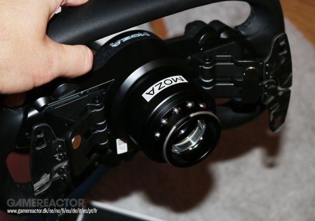 Echa un vistazo a nuestro unboxing del nuevo volante para simracing ...