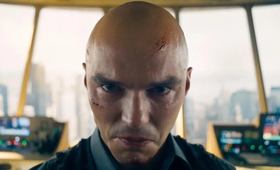 Nicholas Hoult se burla de un despiadado Lex Luthor en la próxima película de James Gunn