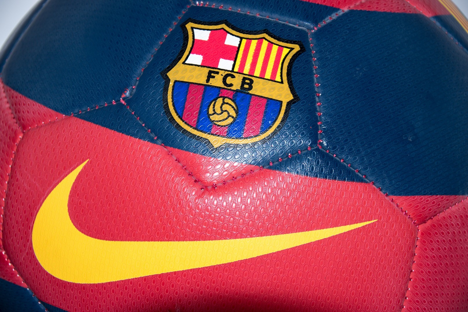 El FC Barcelona firma "el mejor contrato de su historia" con Nike ...
