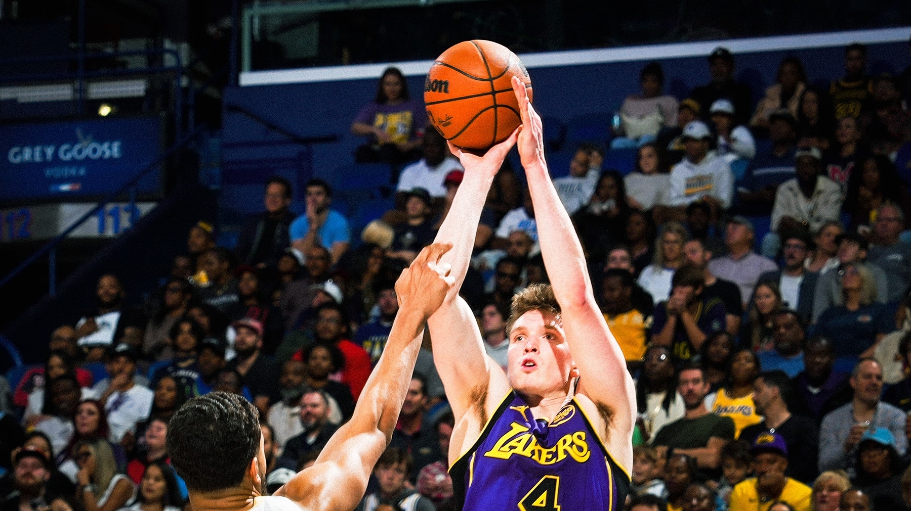 El joven Dalton Knecht deslumbra con los Lakers y empata un récord ...