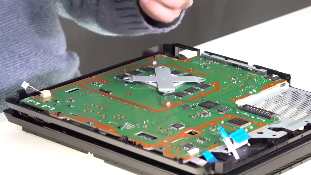 Vídeo del chip interior de PS4 Pro y todos sus componentes