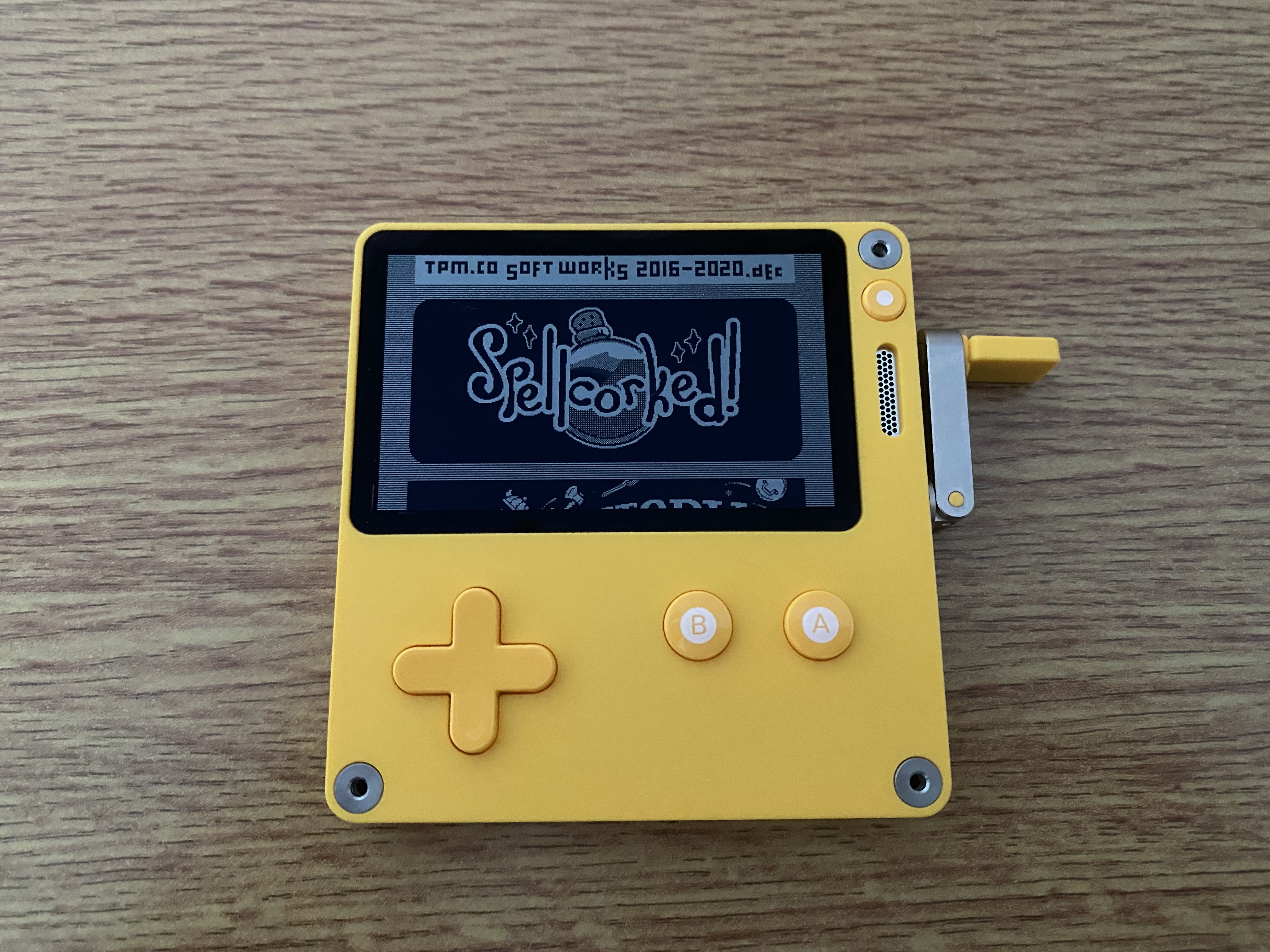 ANÁLISIS de la CONSOLA PLAYDATE - ¡La adorable portátil con manivela!