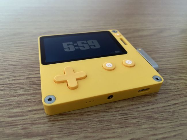 ANÁLISIS de la CONSOLA PLAYDATE - ¡La adorable portátil con manivela!