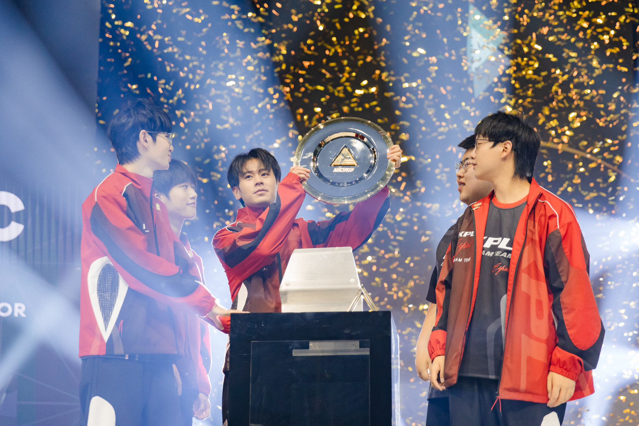 El Dream Team de la KPL es el ganador de la Media Temporada del Invitacional Honor of Kings