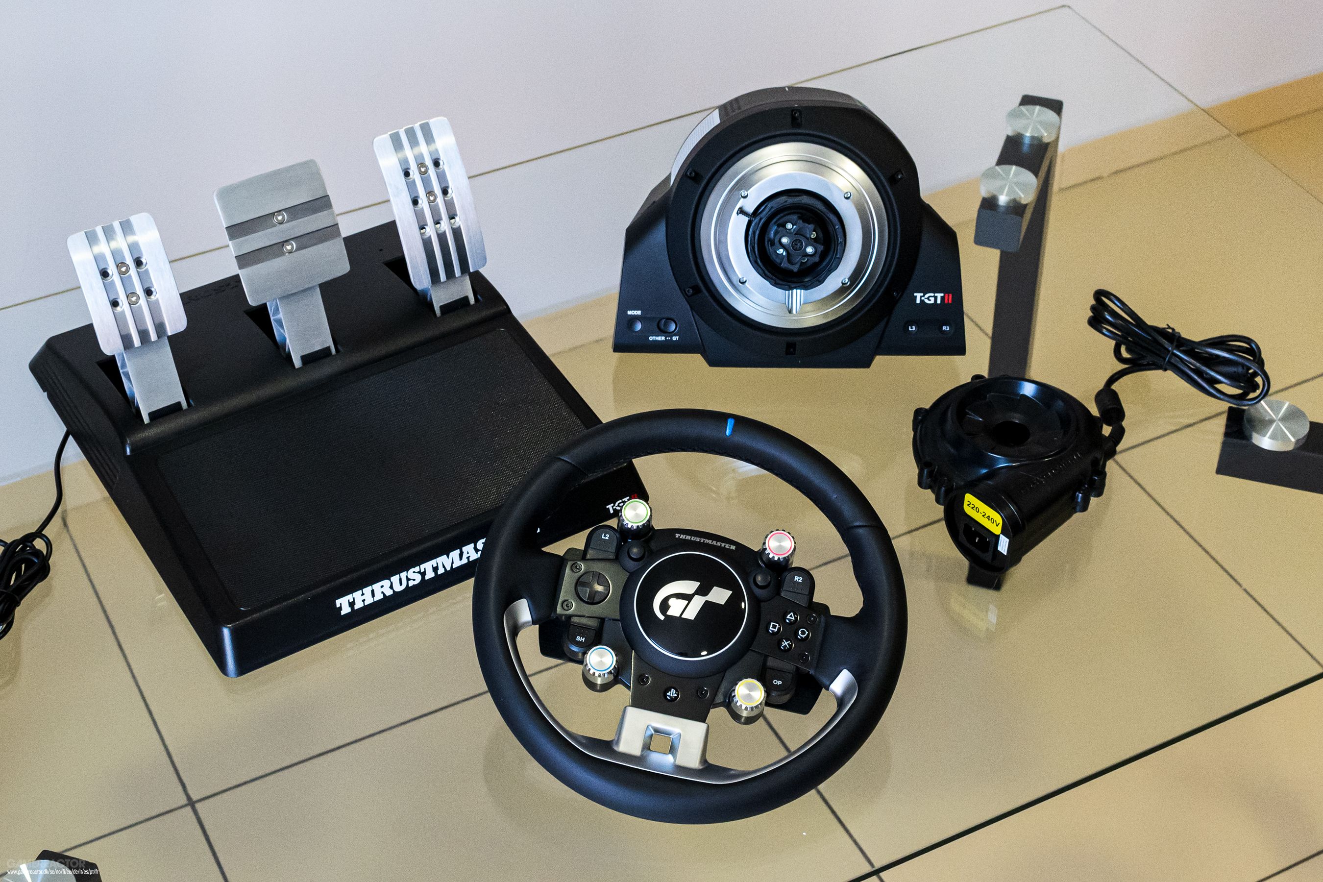 Review: Thrustmaster T-GT 2, el volante de sensaciones y precio añejo