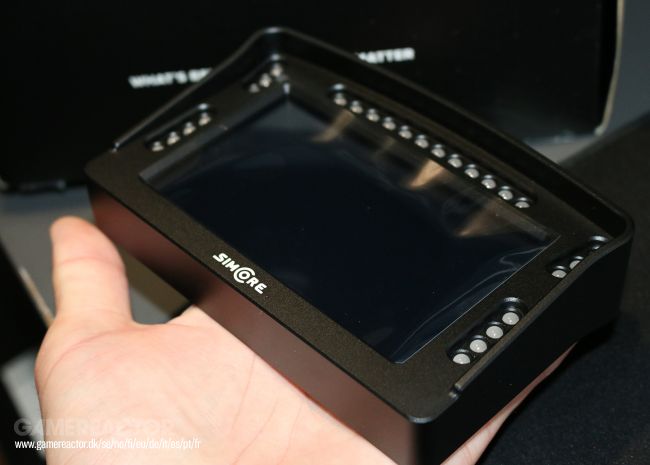 Simcore UD2-J 5", ¿la pantalla de información de carrera definitiva?