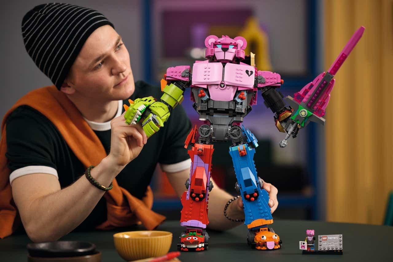Lego ha brickeado al épico Líder de Equipo Mecha de Fortnite