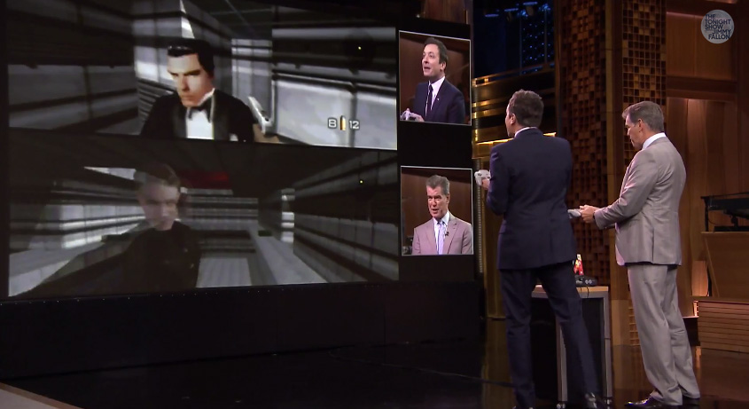 Pierce Brosnan juega a GoldenEye 007 en Nintendo 64