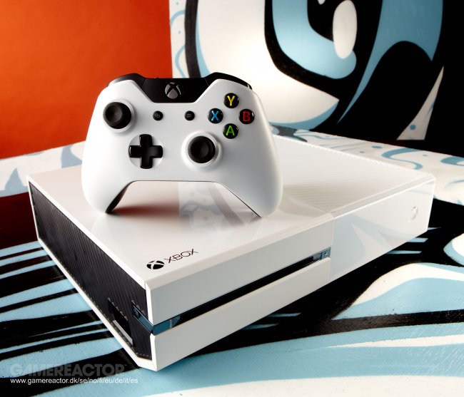 La Xbox One blanca se luce en la Gamescom